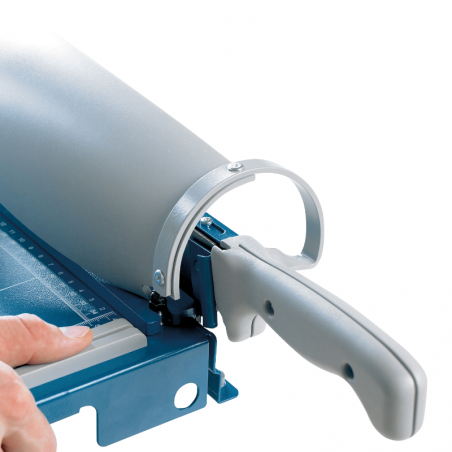 Lever guillotine with safety automatic